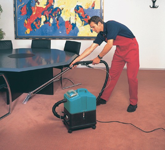 1210 Deep Cleaning Carpet Extractor | Tennant Company