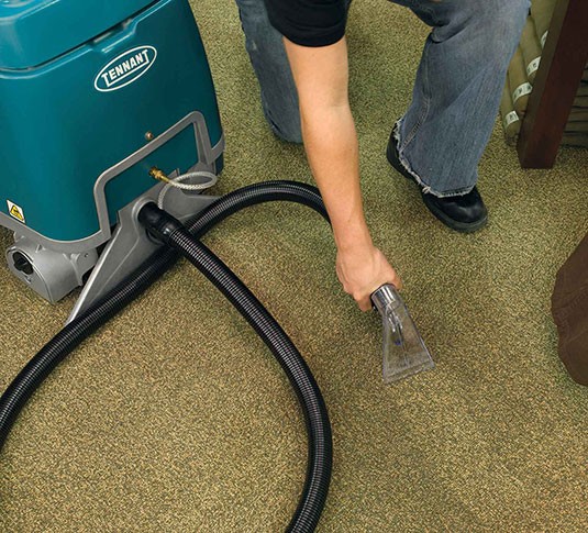 E5 Compact Low-Profile Carpet Extractor | Tennant Company