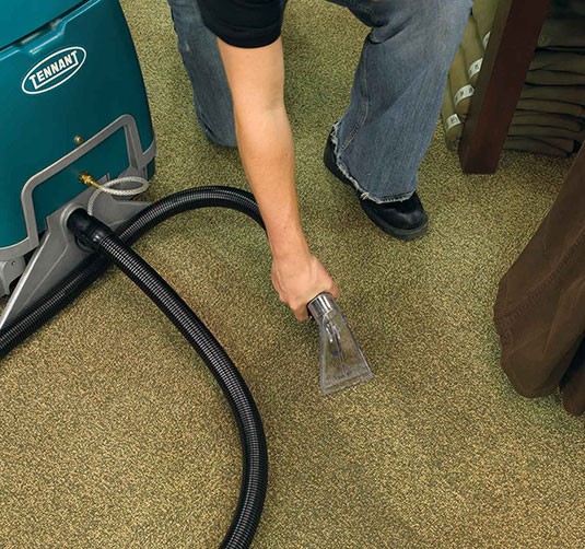 E5 Compact Low-Profile Carpet Extractor | Tennant Company