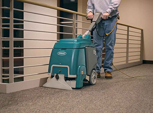 E5 Compact Low-Profile Carpet Extractor | Tennant Company