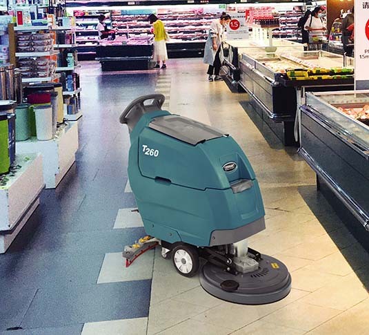 Restregadora para piso de operador caminando T260 | Tennant Company