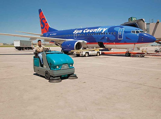 S20 Compact Ride-On Sweeper | Tennant Company